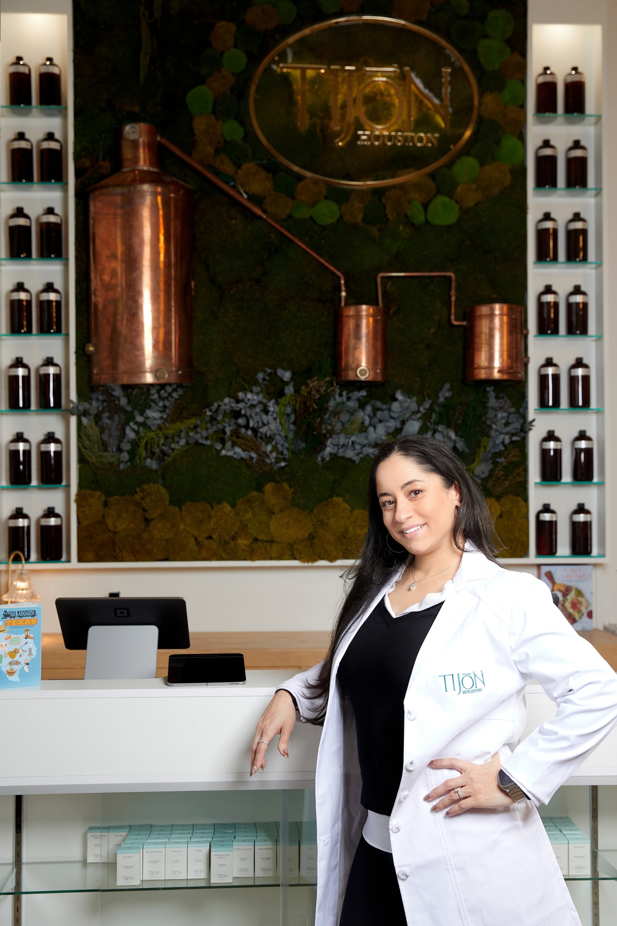 Tijon Houston | Custom Perfume-Making Classes & VIP Fragrance Experience